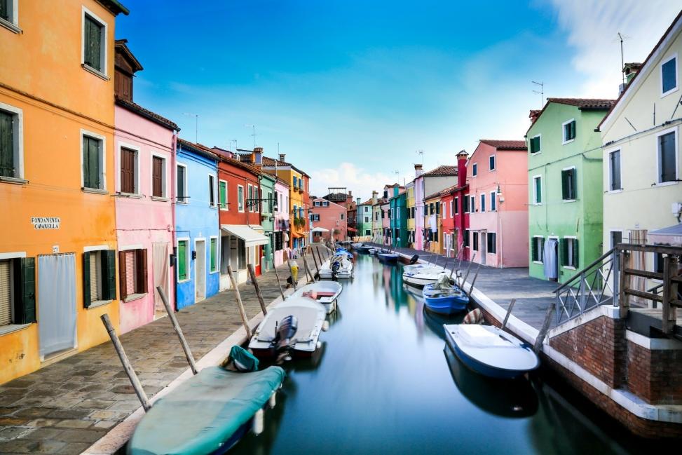 Colours in Italian - From Basics to Nuances