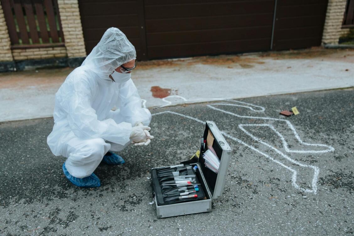 What Does A Forensic Scientist Do?