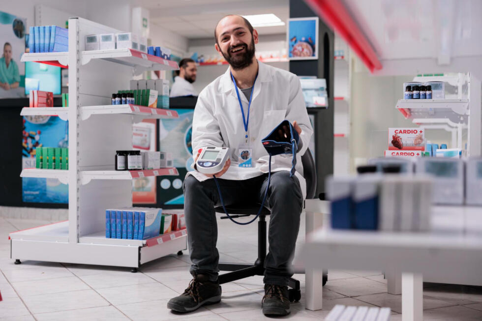 What Does a Pharmacist Do and How to Become One