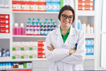 What Does a Pharmacist Do and How to Become One