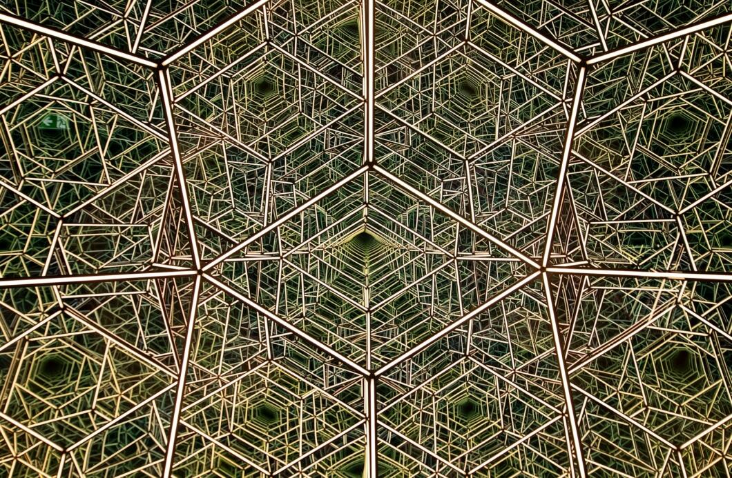 Simetría: definición, tipos y ejemplos en geometría y naturaleza