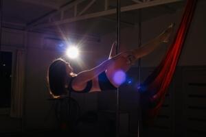 Pole Dance: Akrobatik an der Stange