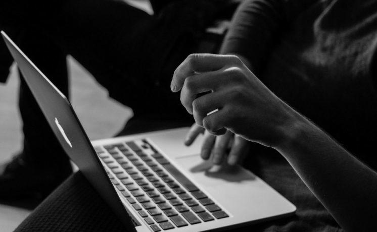 Apprendre l’Informatique de A à Z : 10 Étapes Clés