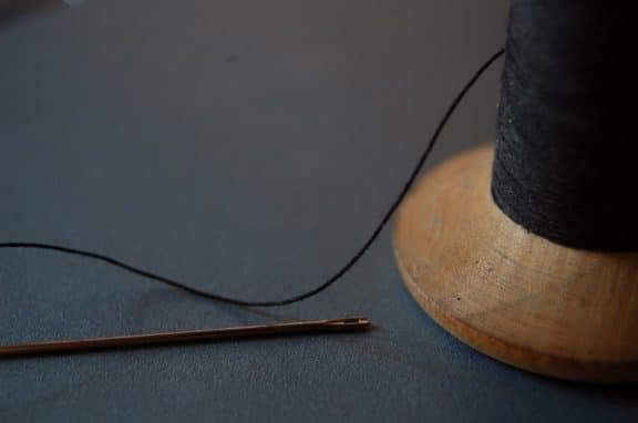 Les Étapes pour Coudre au Point de Surjet