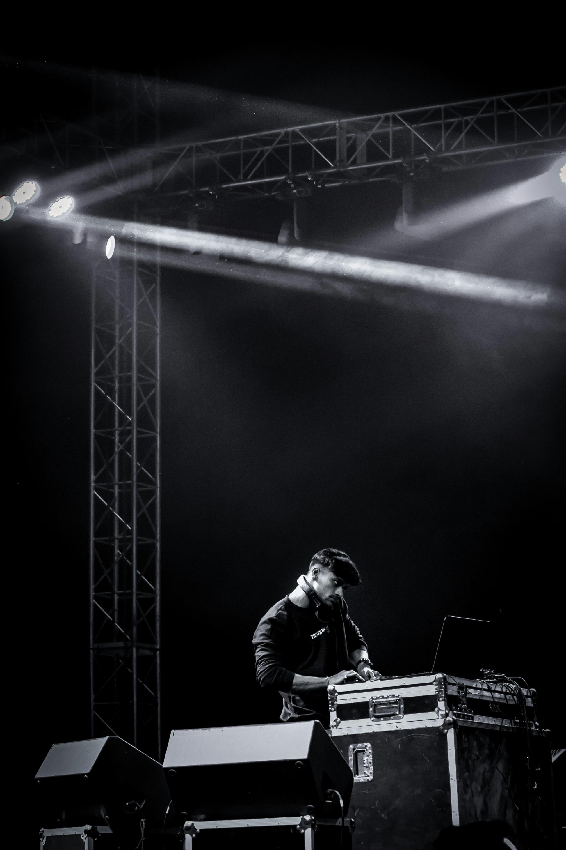 Comment devenir DJ en France