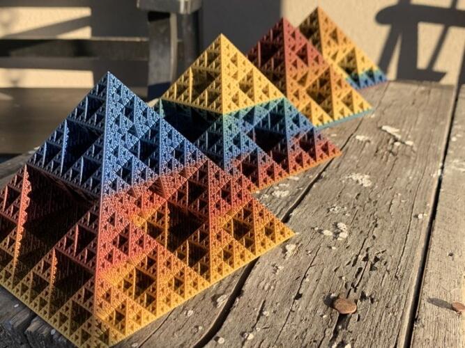Les secrets du triangle de Sierpinski : une exploration de cette ...