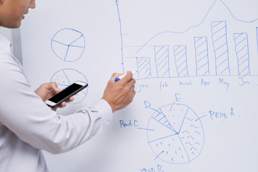 Actuaire métier : études, compétences et perspectives de carrière en 2025