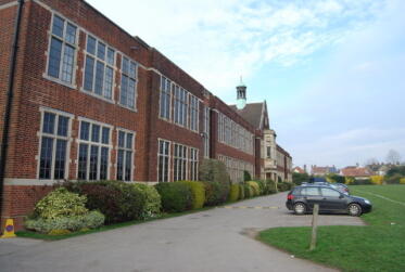 How to Get Into Queen Elizabeth’s School Barnet (2027 Entry Guide)