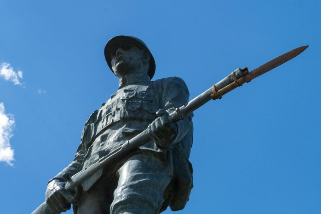 Kamikaze Poem Analysis GCSE: Themes, Structure & Insights