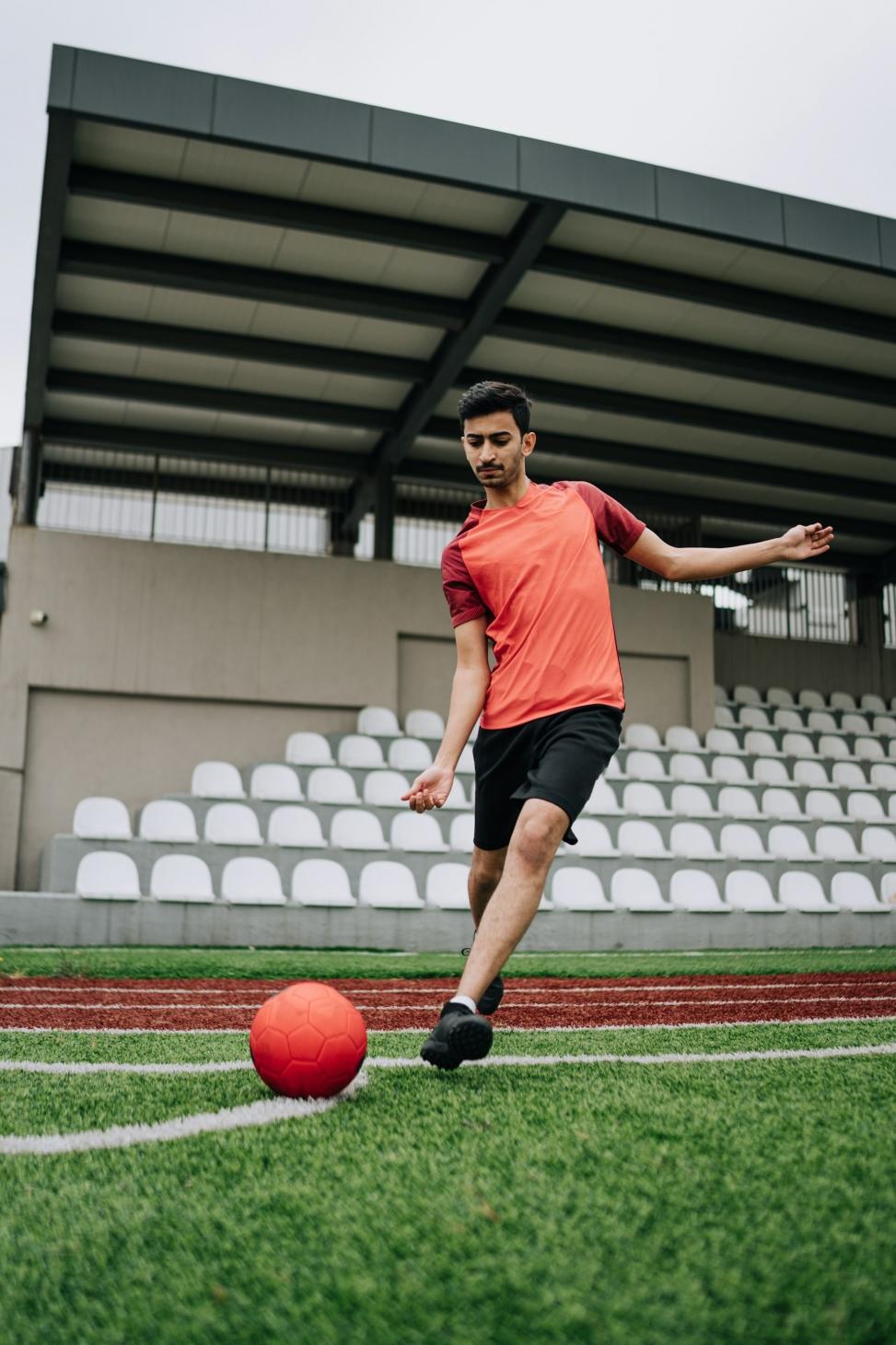 Guide to the Referee's Hand Signals in Football