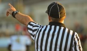 Guide to the Referee's Hand Signals in Football
