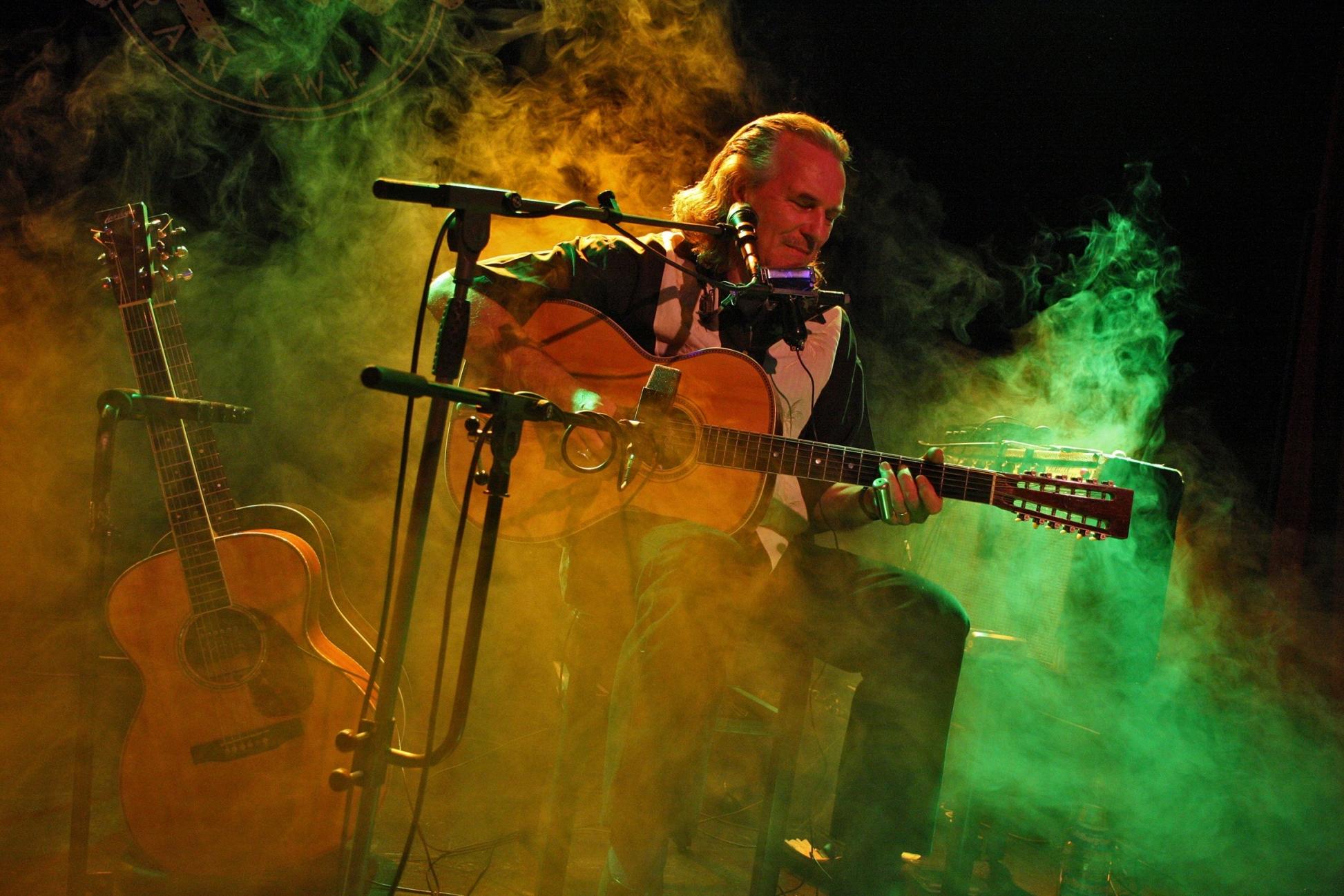 Teknik Vokal Grup Akapela Adalah ...