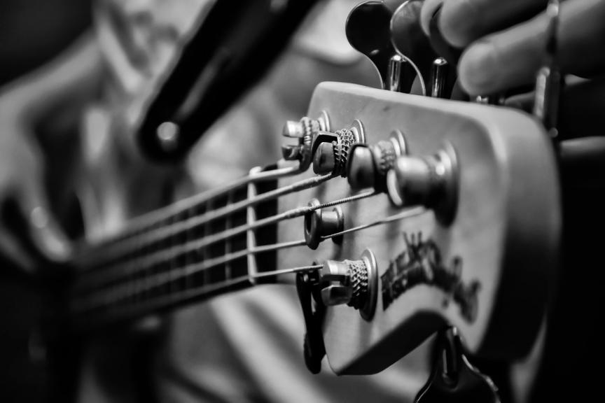 Semua Hal Tentang Gitar Bass Yang Perlu Diketahui