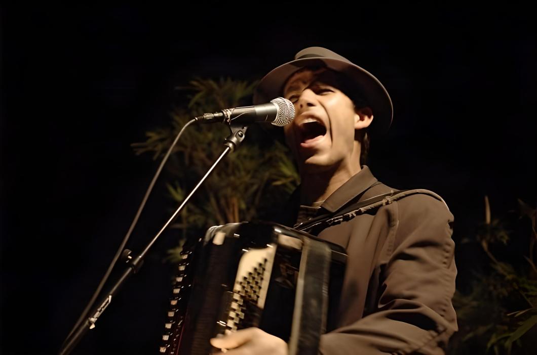 Akordeon Dimainkan Dengan Cara ? Begini Cara nya