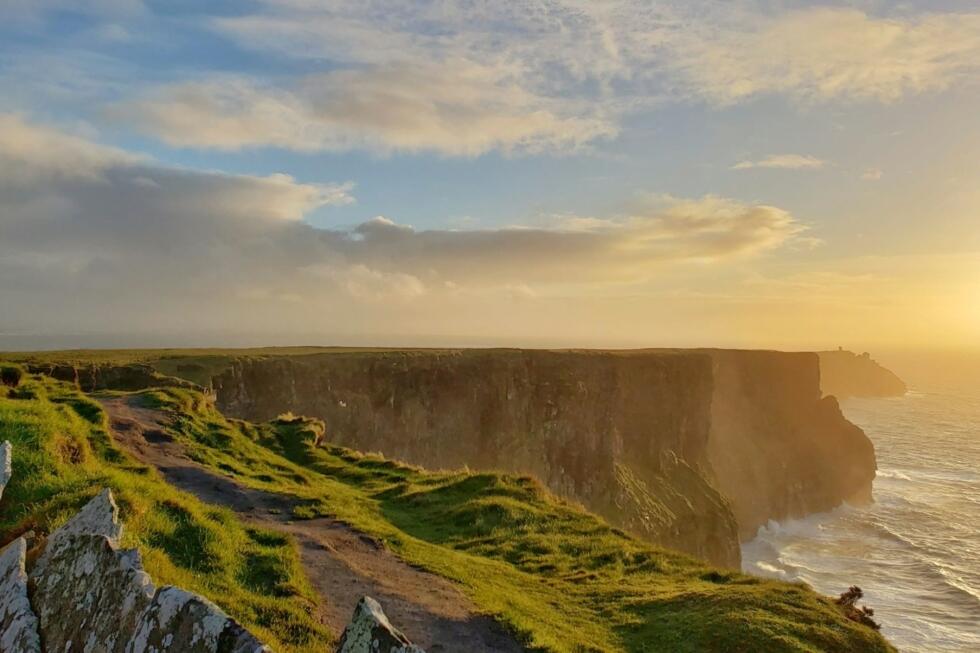 Learn the Colours in Irish: Vocabulary, Meanings, and Grammar Explained