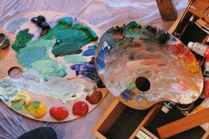 Learn the Colours in Irish: Vocabulary, Meanings, and Grammar Explained