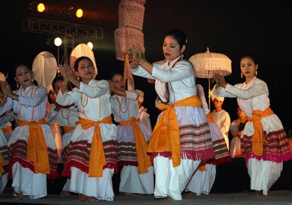 Manipuri Dance: Form, Costume & Famous Dancers