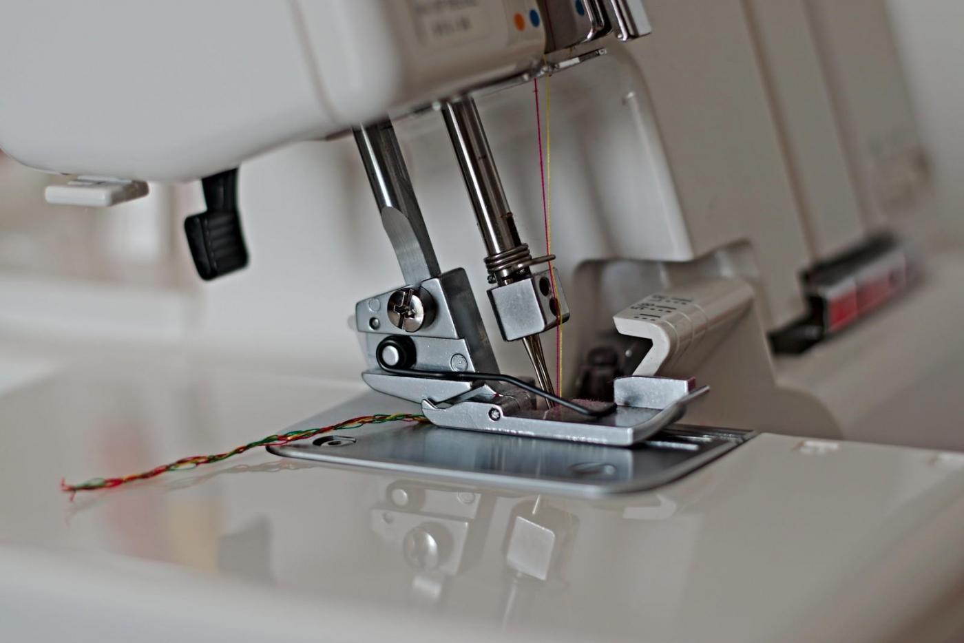 Lær å sy med symaskin: Kaste over og elastisk søm