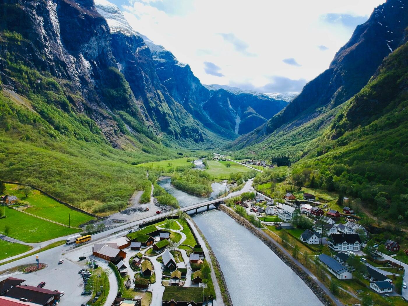 Norges geografi: Fakta om fjorder, fjell og byer