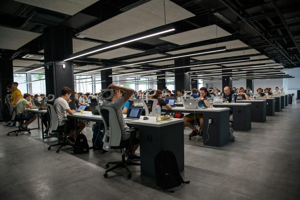 Définition et conception du travail en rapport avec l'homme