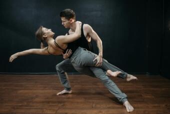 What Are the Elements of Contemporary Dance?