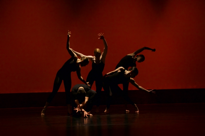 What Are the Elements of Contemporary Dance?