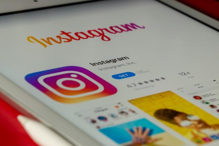 Discover the Pros and Cons of Being an Influencer