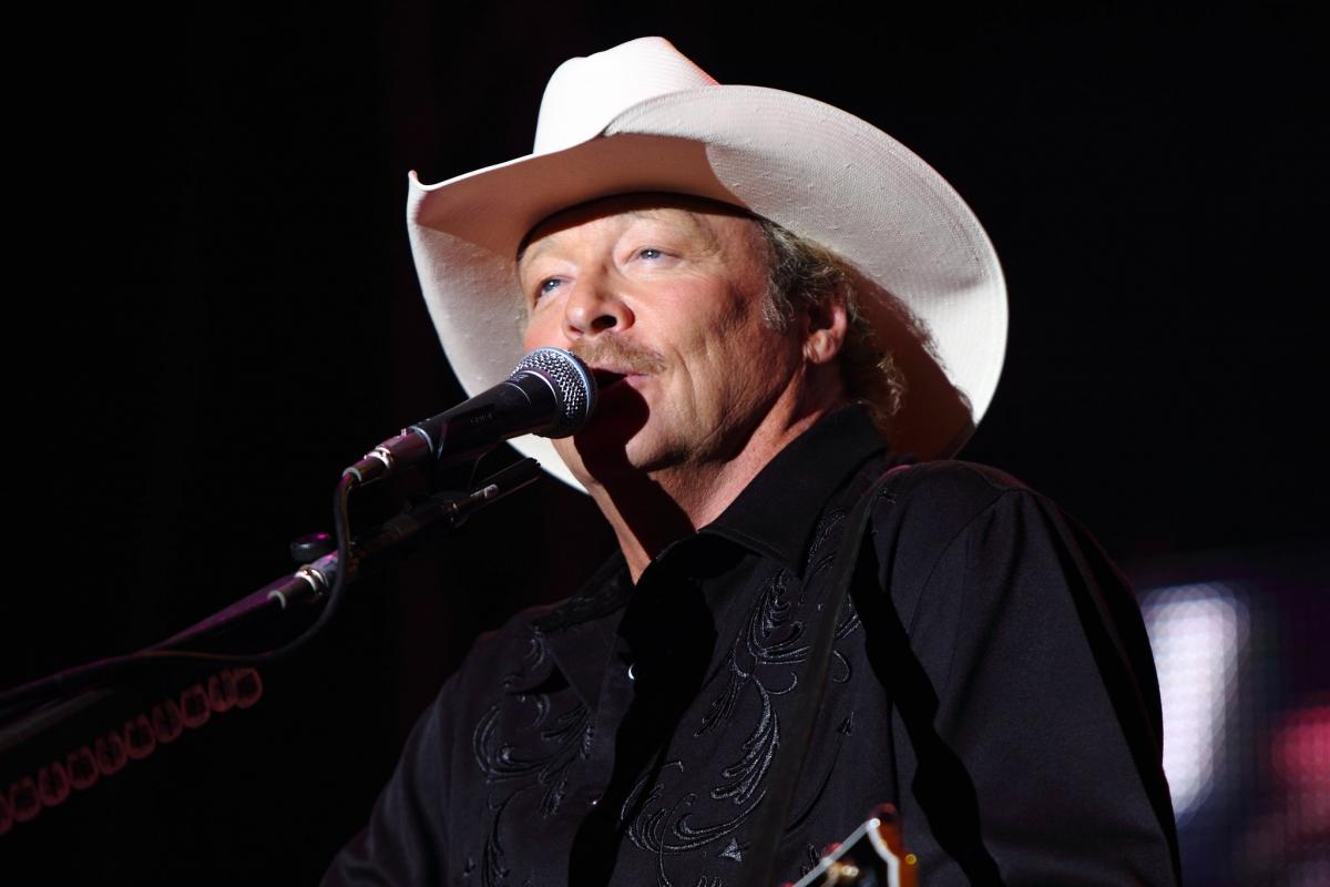 Unveiling the Top Country Singers of All Time