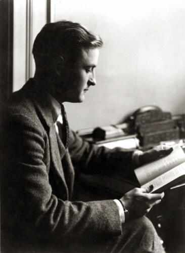 The Great Gatsby Summary: Key Themes & Character Insights